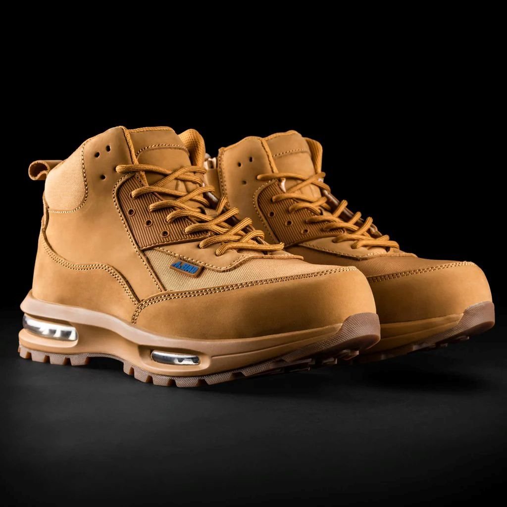 What Features Are Important For Work Boots In Carpentry?